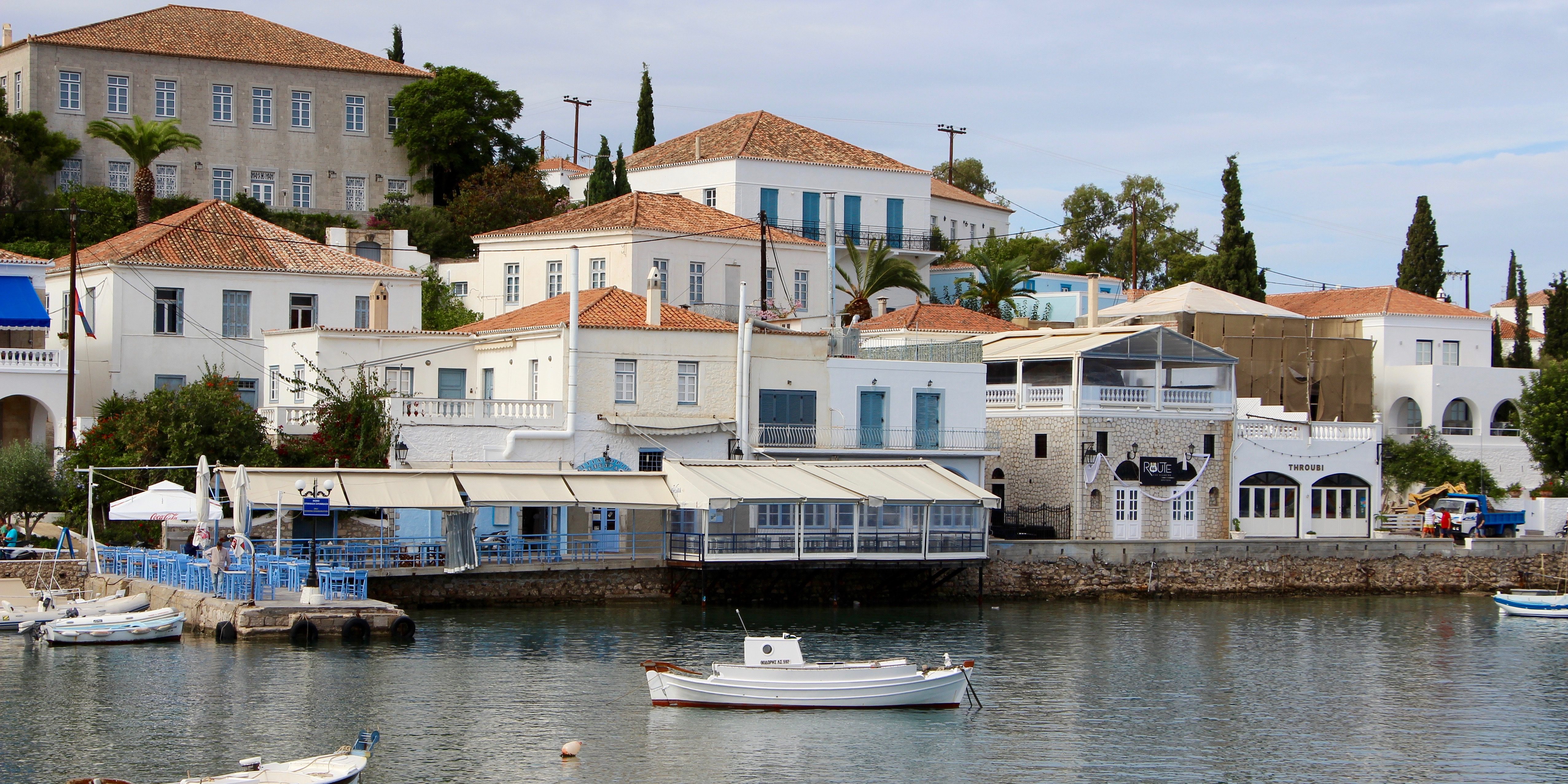 Spetses - l’exception du vieux port ! - Le Présent Défini